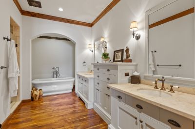 Gozzer Ranch | Lakeshore Lodge 306