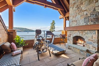 Gozzer Ranch | Lakeshore Lodge 306